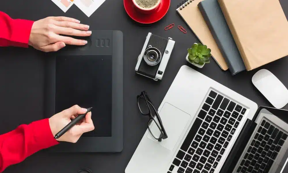 Elevating Brands: The Artistry of Luxury Graphic Design